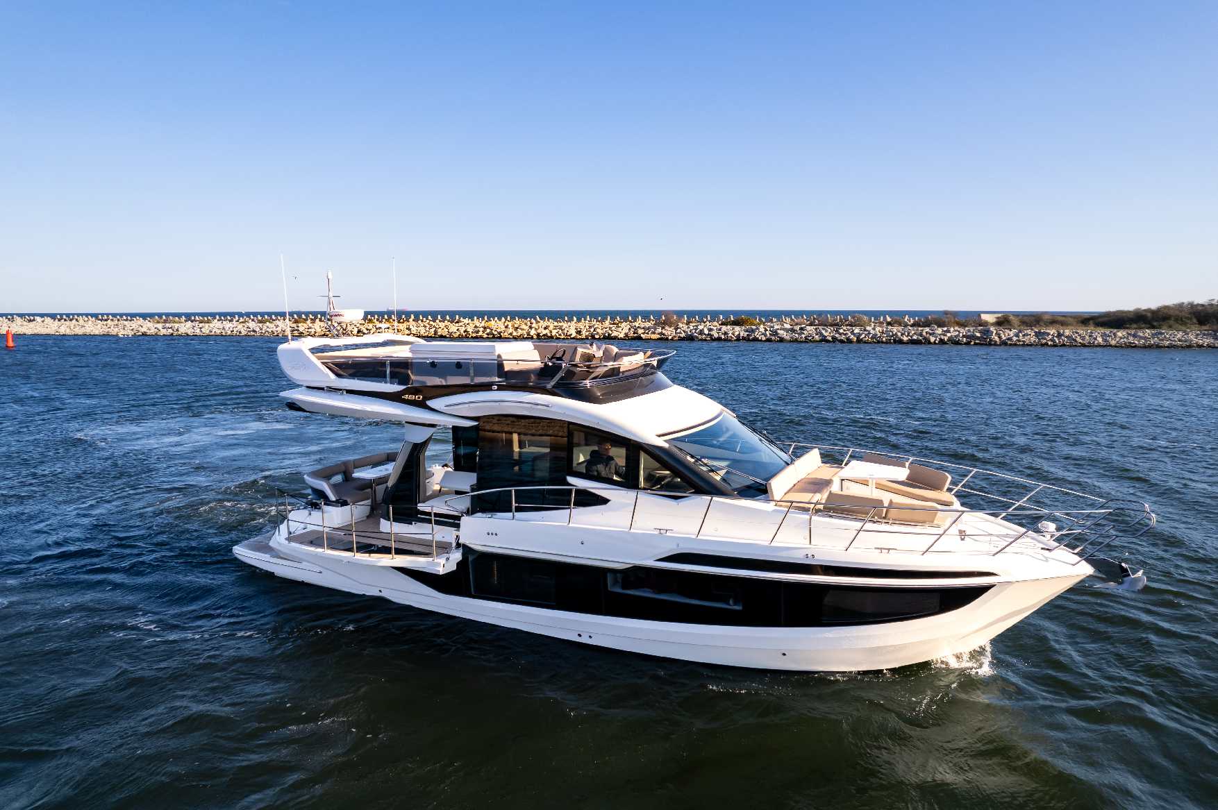 Galeon 480 Fly - Herzog Marinecenter